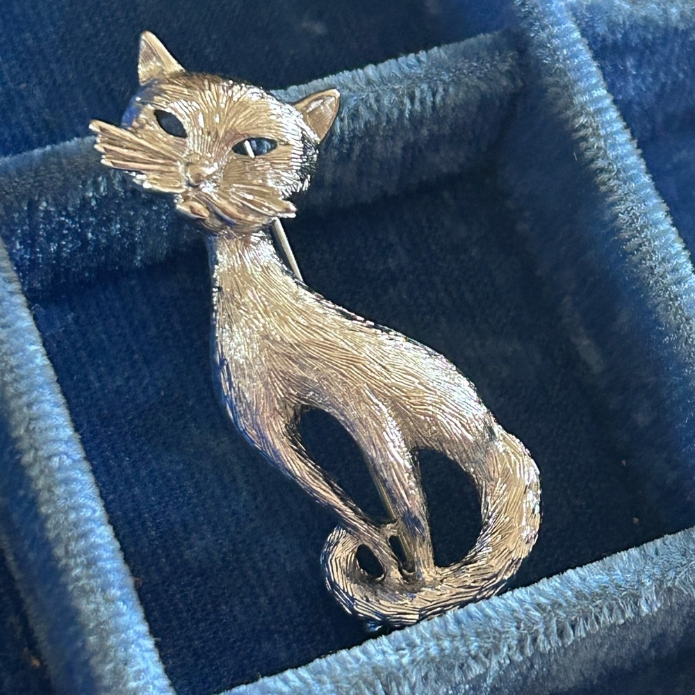 Vintage 1966 Monet Cat Brooch - Gem